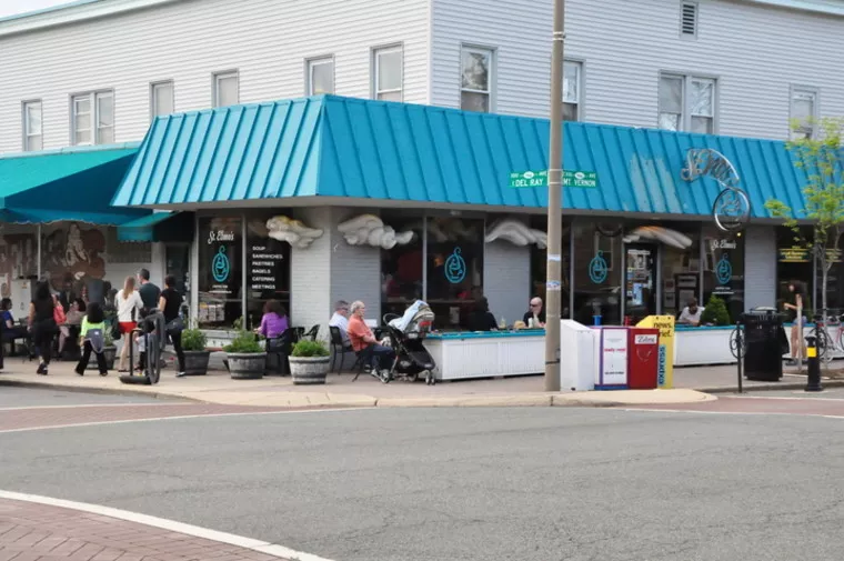 St. Elmo's Coffee Pub - Del Ray | Visit Alexandria